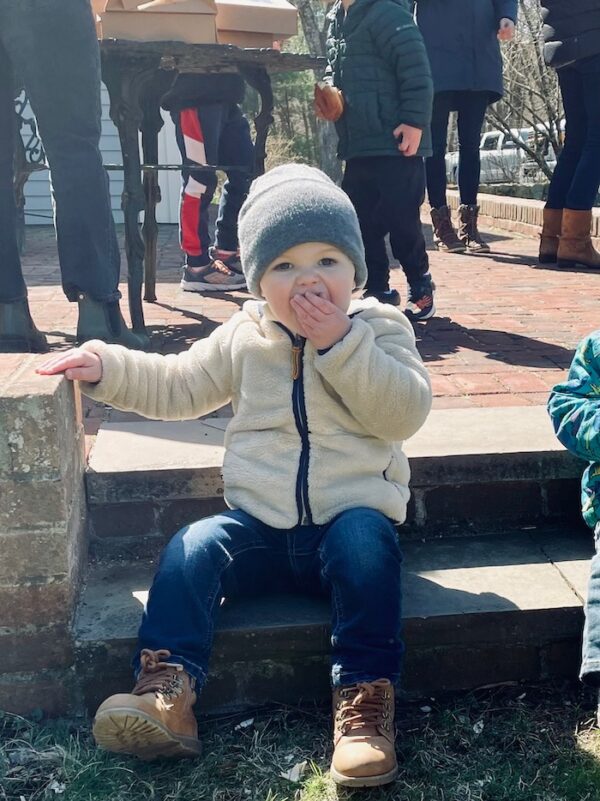 30 Tips for Keeping a Toddler Happy at a Restaurant — Without Screen ...
